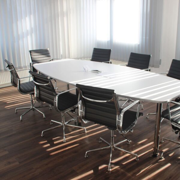 Meja Meeting High Point - By Inverio
