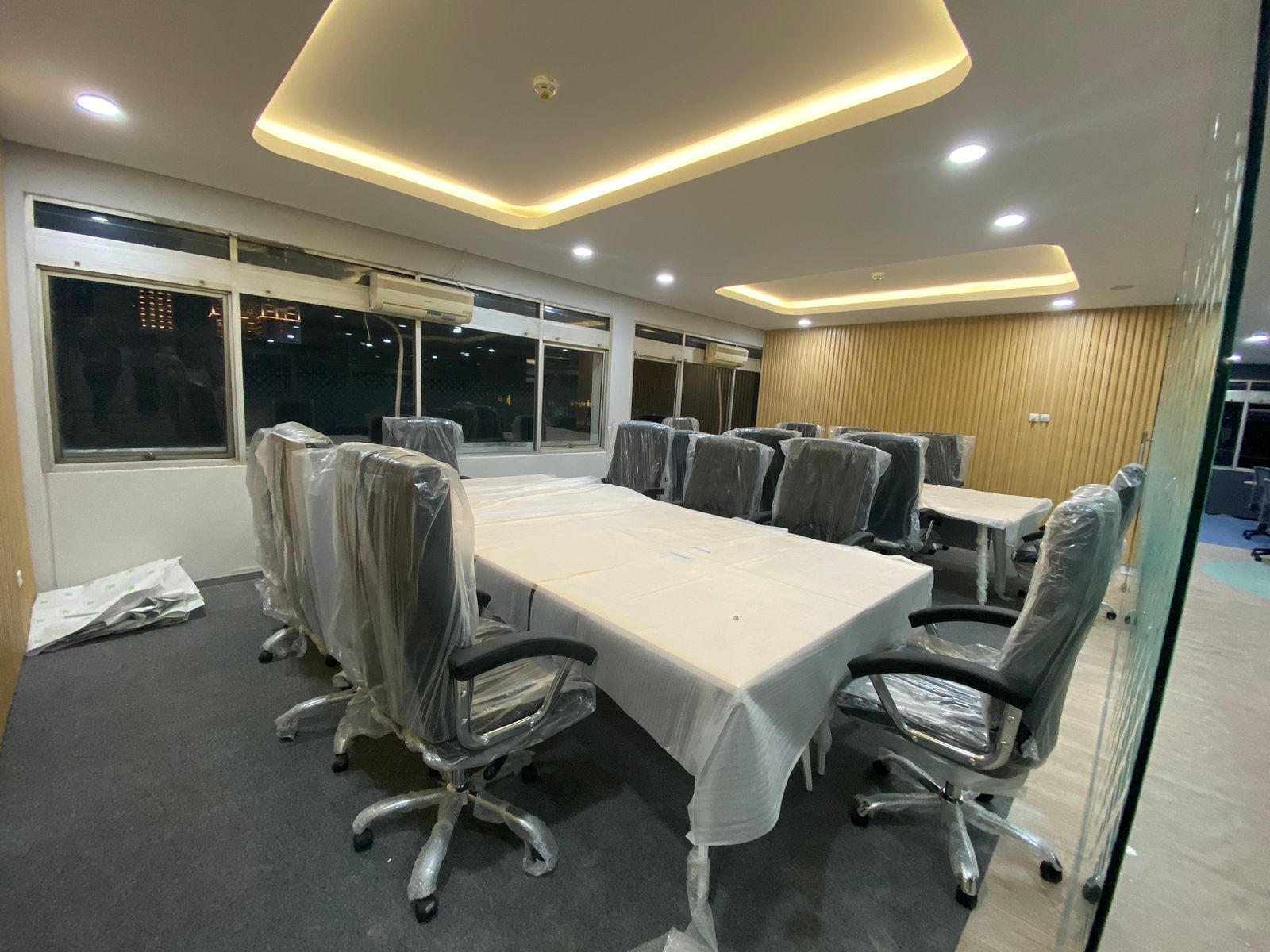 Meja Meeting - Inverio Furniture