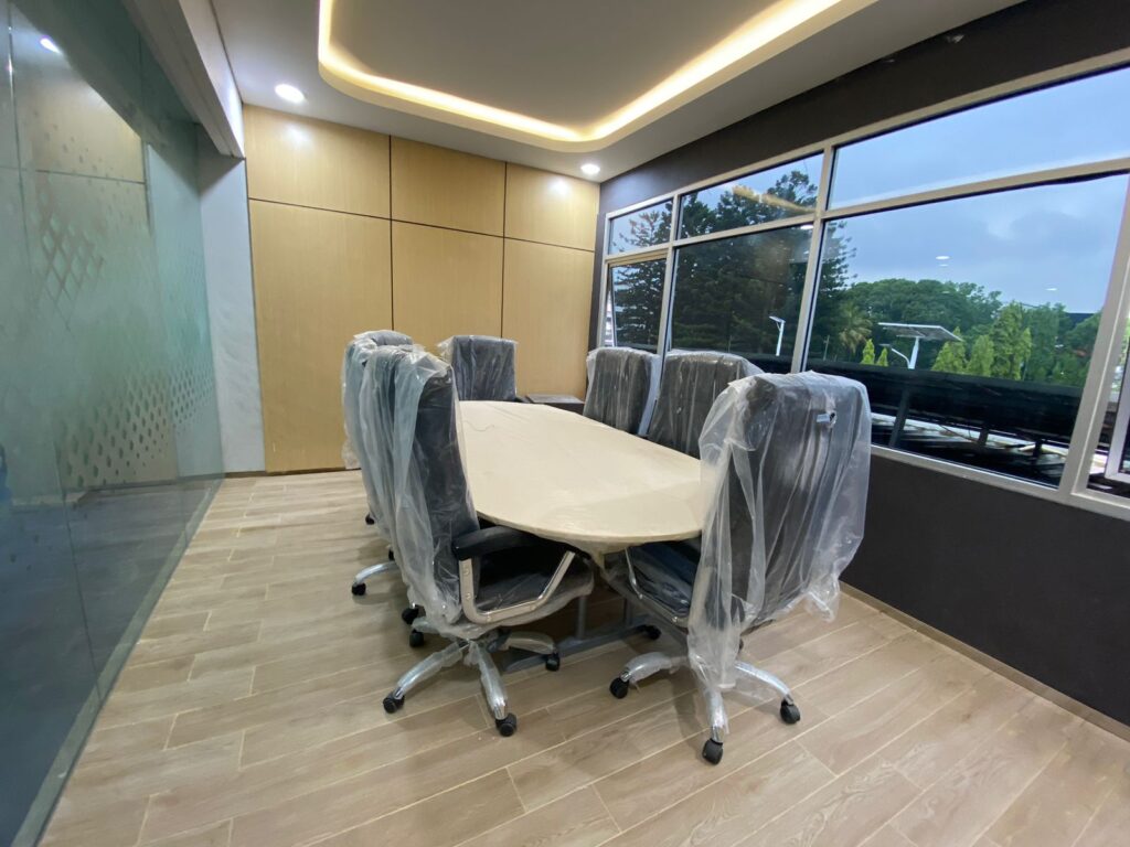 Meja Meeting Oval - Inverio Furniture